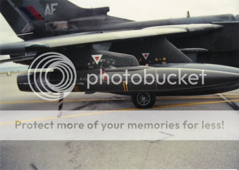 BOZ-107 Chaff/Flare Pod Photo by DDonSS3 | Photobucket